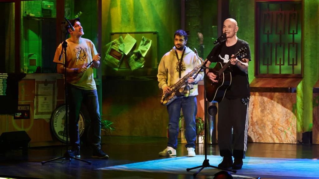 La Revuelta: Un Encuentro Musical y Humorístico con Chenoa y Celtas ...